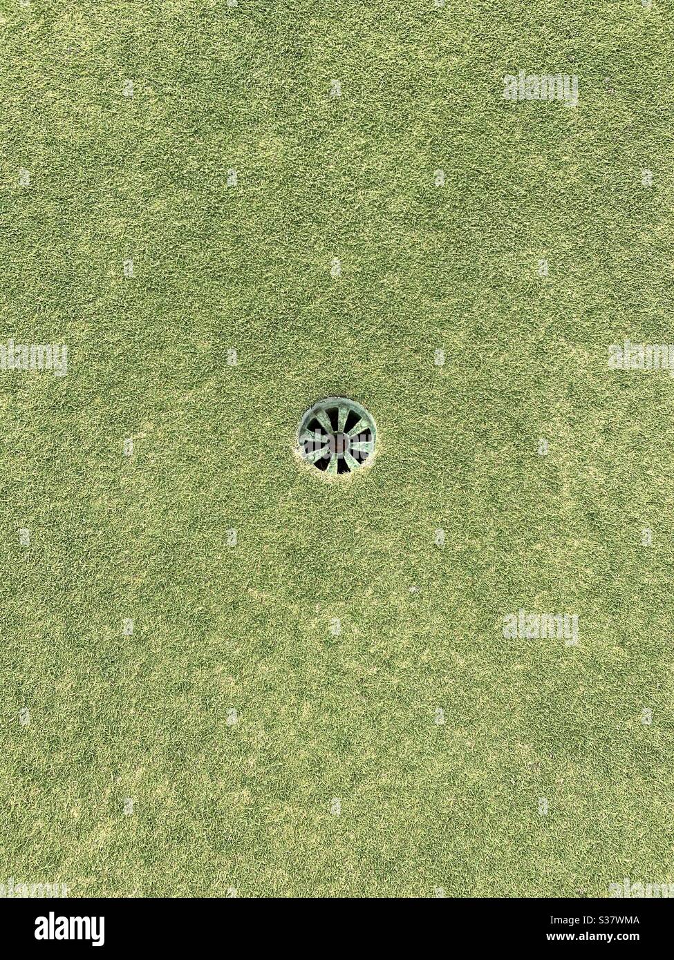 Golf course hole hi-res stock photography and images - Alamy