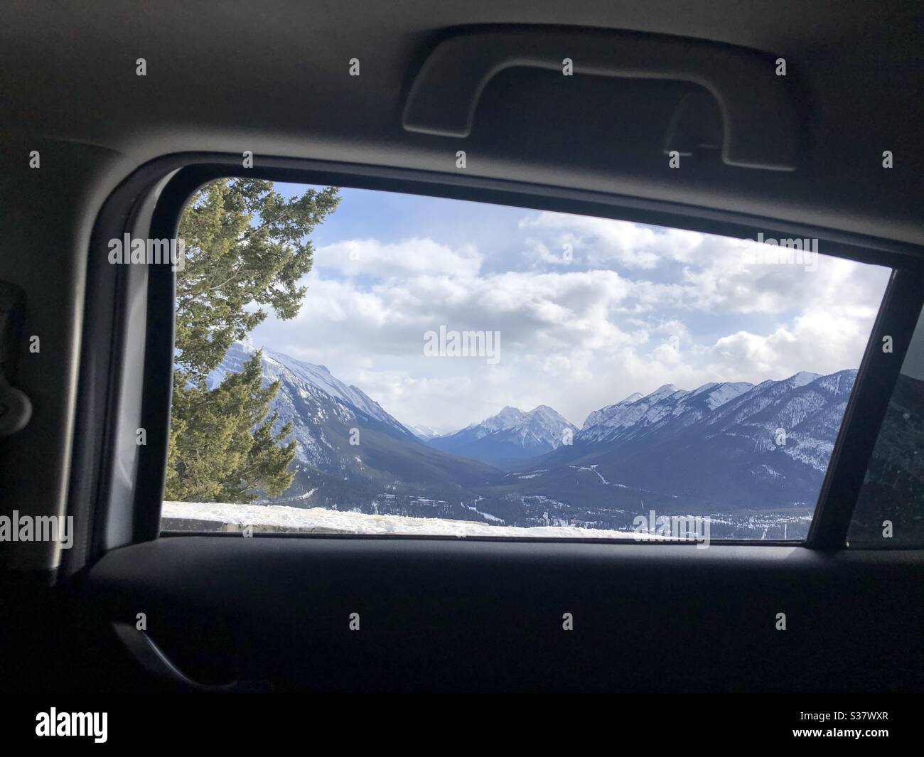Through the car window hi-res stock photography and images - Alamy