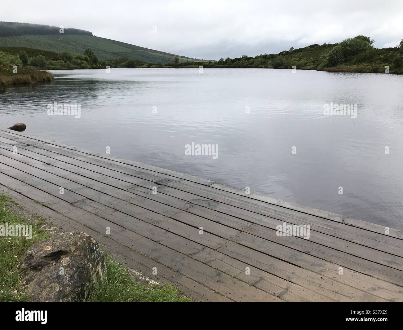 Lakeside rock hi-res stock photography and images - Alamy