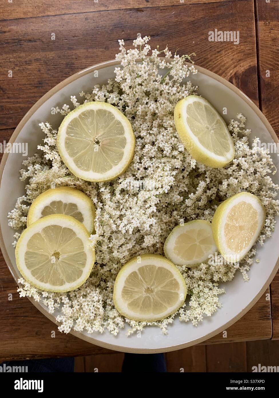 Making elderflower cordial Stock Photo - Alamy