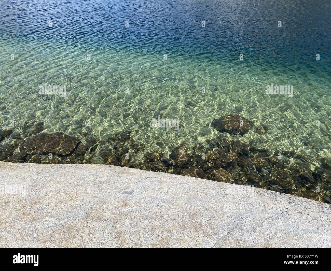 Lake clear water hi-res stock photography and images - Alamy