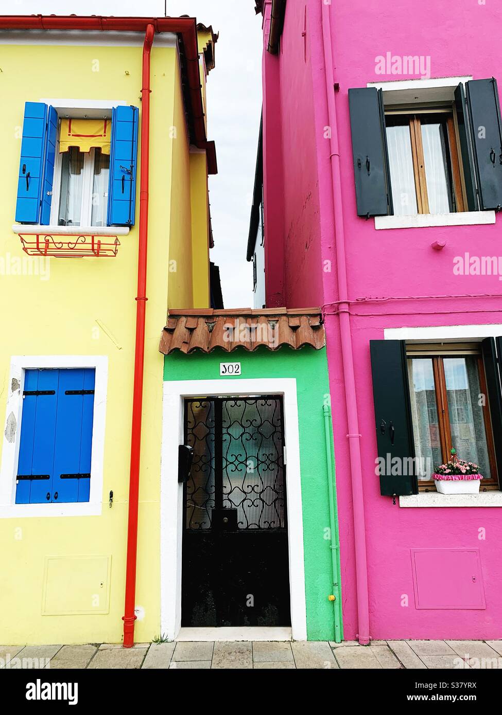 Buildings in burano italy hi-res stock photography and images - Alamy