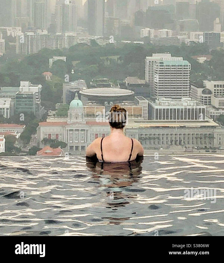 Marina bay sands infinity pool hi-res stock photography and images - Alamy