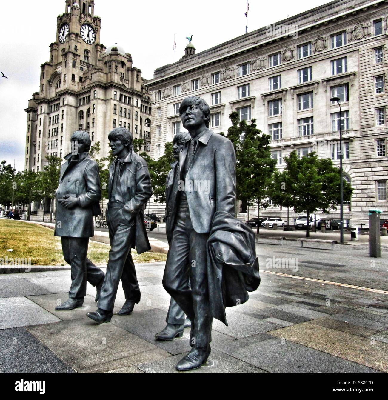 Statues john lennon paul hi-res stock photography and images - Alamy