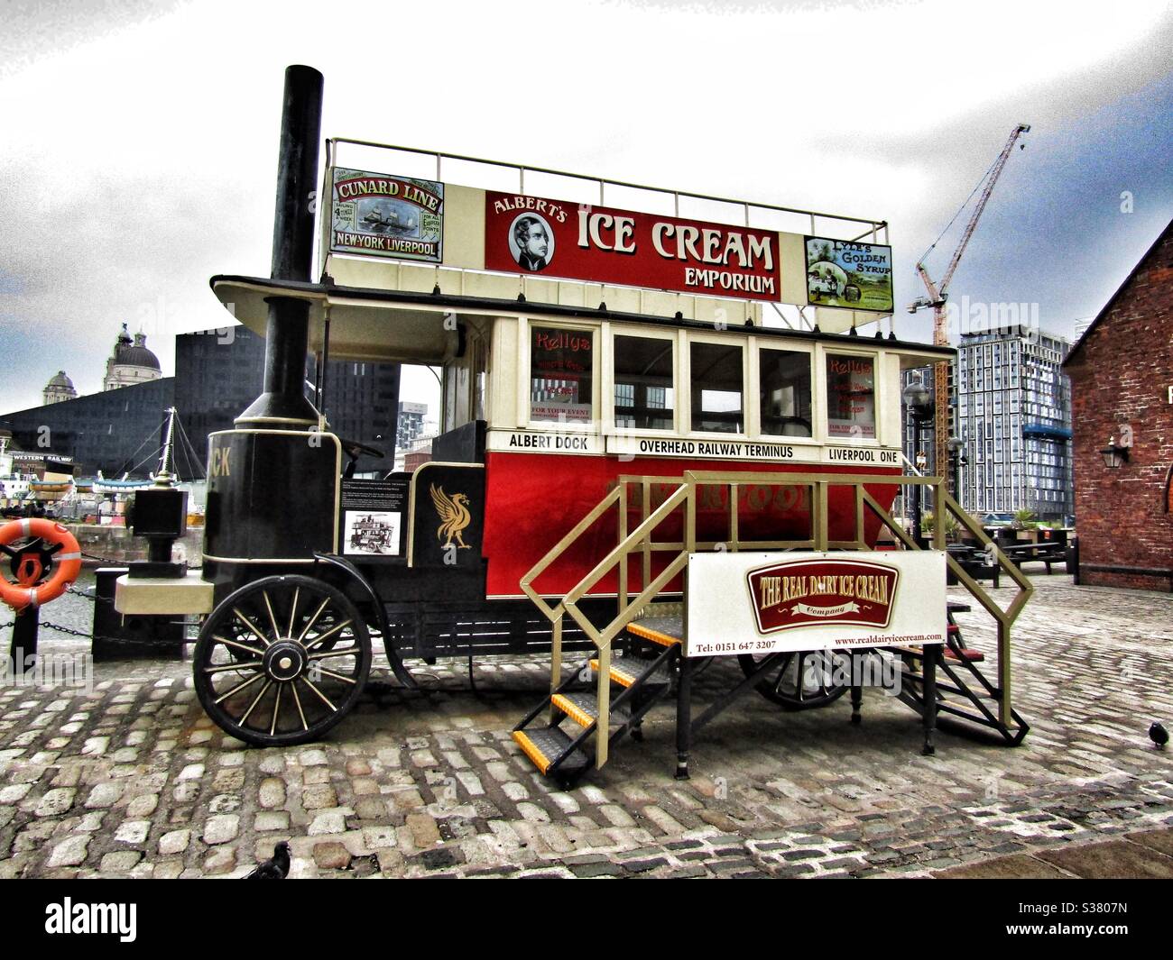 Ice cream cart Stock Photo - Alamy