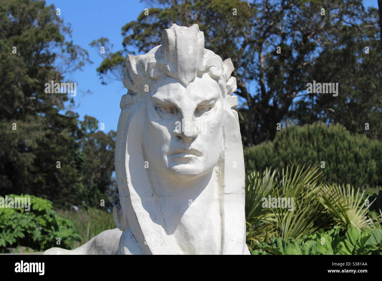 Statue head hi-res stock photography and images - Alamy