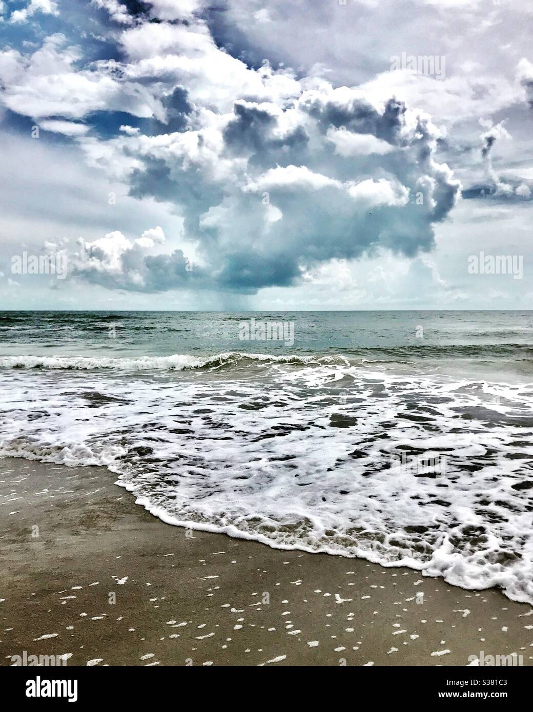 Distant rain cloud hi-res stock photography and images - Alamy