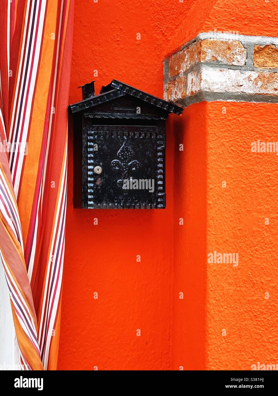 Orange mailbox hi-res stock photography and images - Alamy