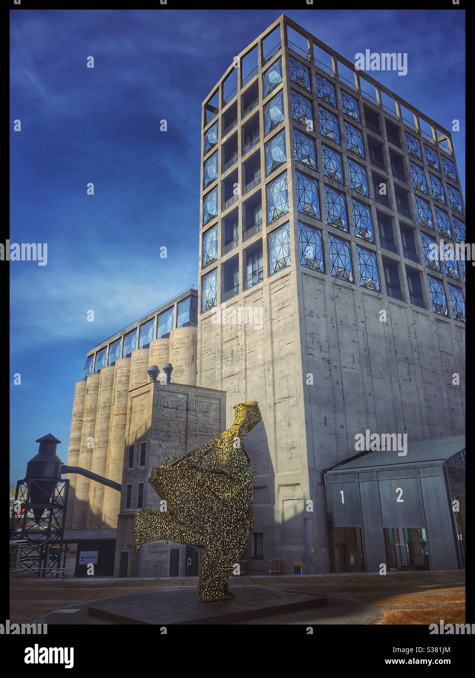 The Zeitz Museum of Contemporary Art Africa in the Grain Silo Complex ...