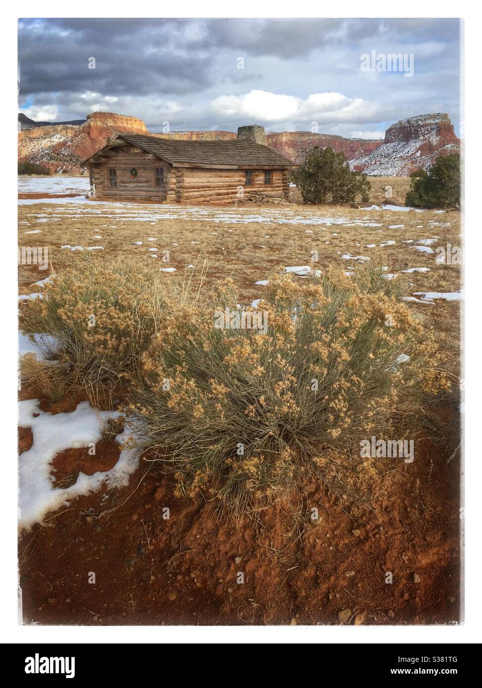 New mexico landscape with log cabin hi-res stock photography and images ...