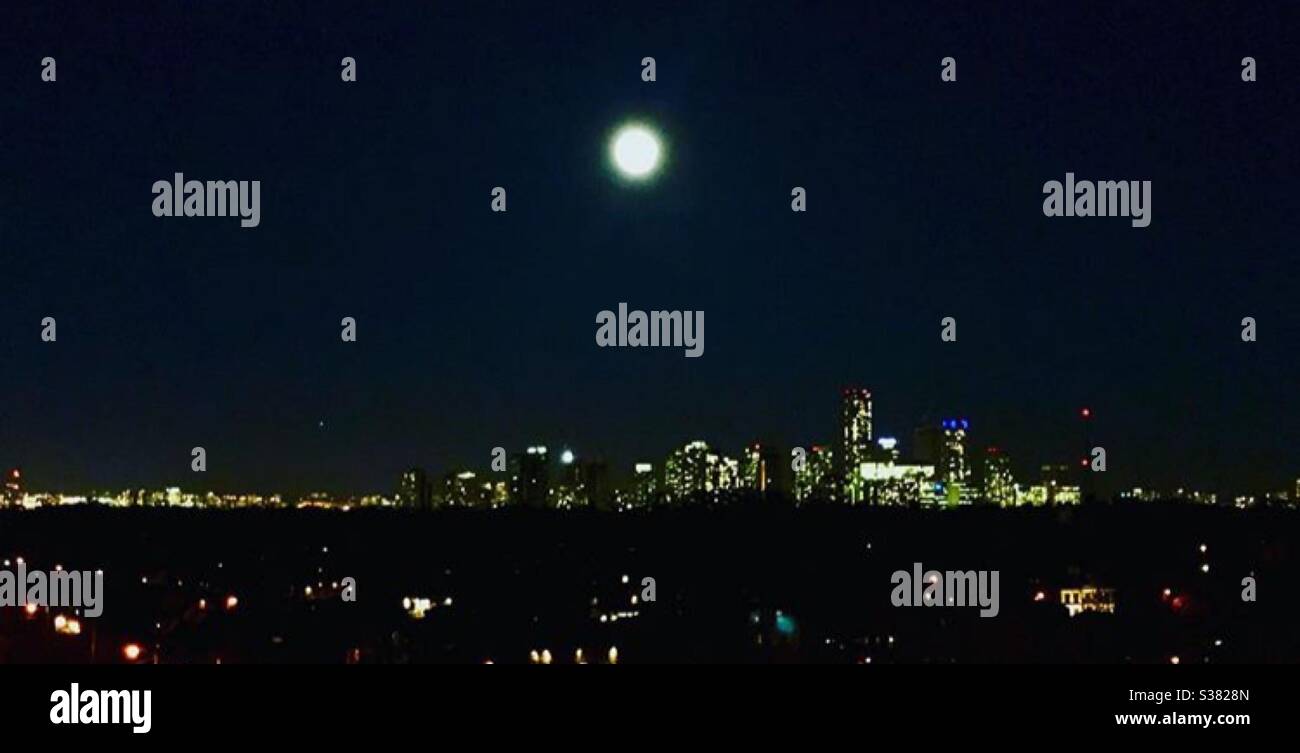 Toronto night moon hi-res stock photography and images - Alamy