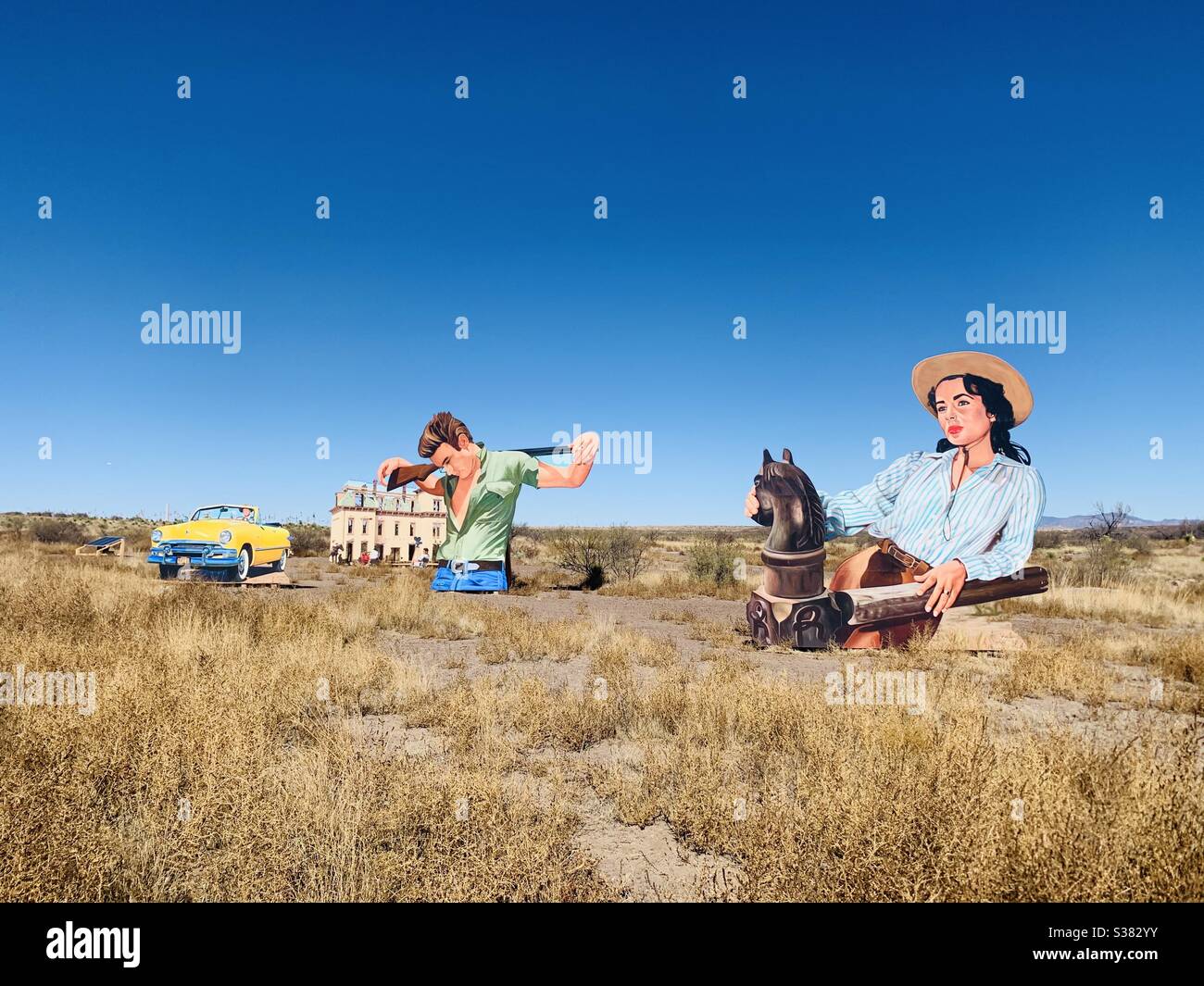 Billboards in marfa hi-res stock photography and images - Alamy