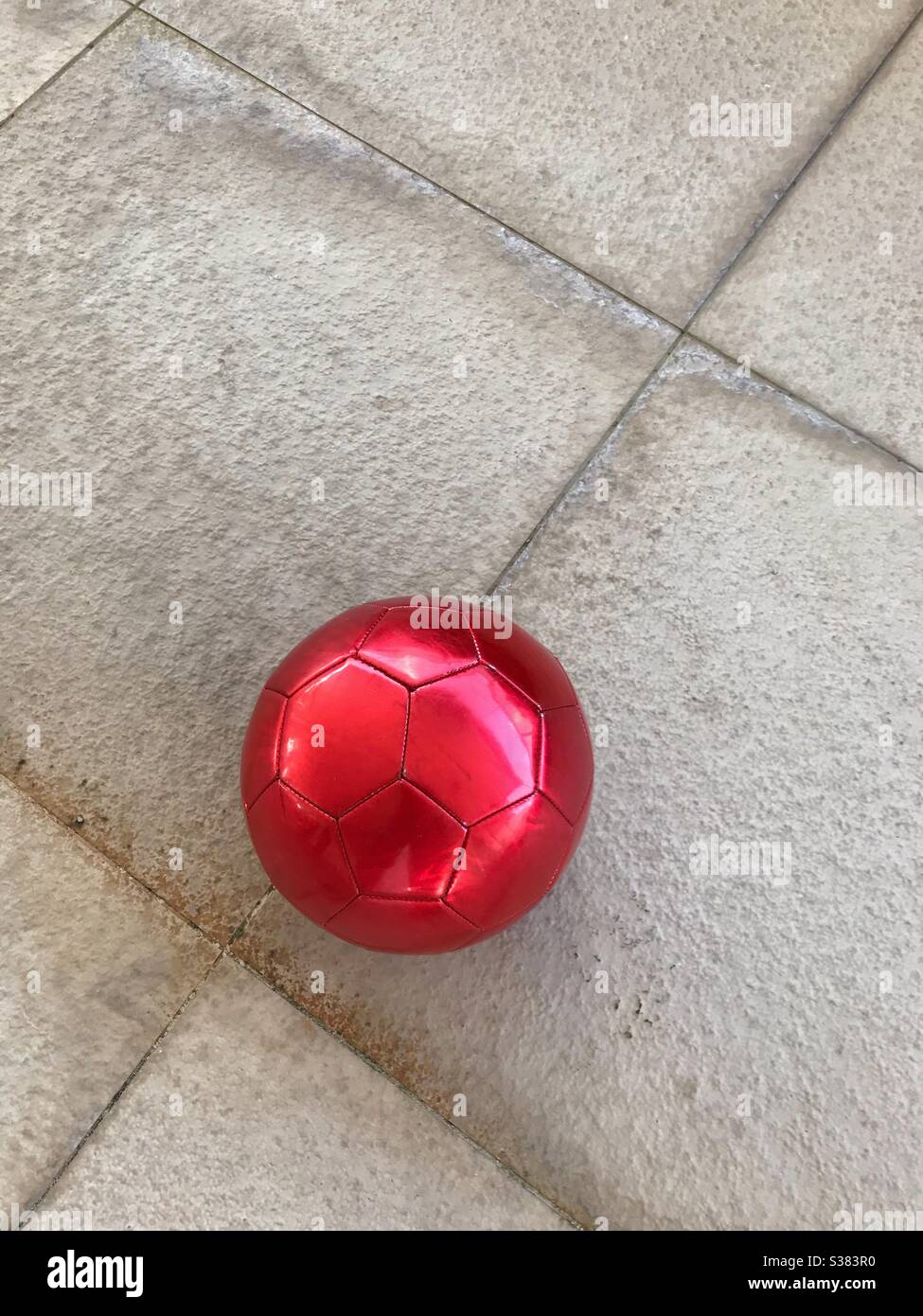 Red ball on the hi-res stock photography and images - Alamy