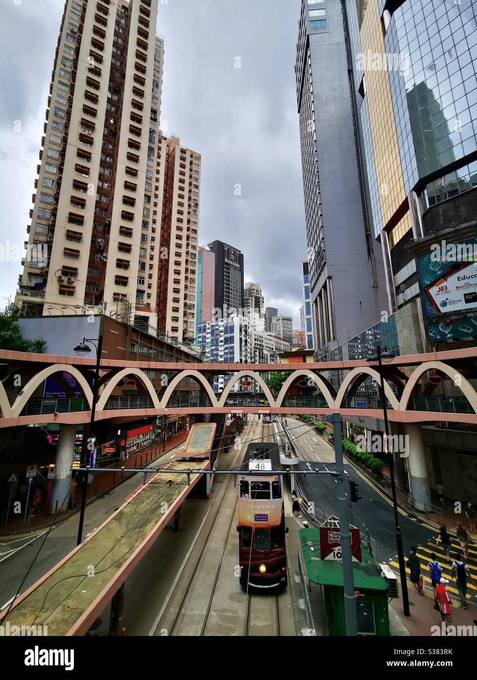The circular footbridge in Causeway Bay above Yee Wo street Stock Photo ...
