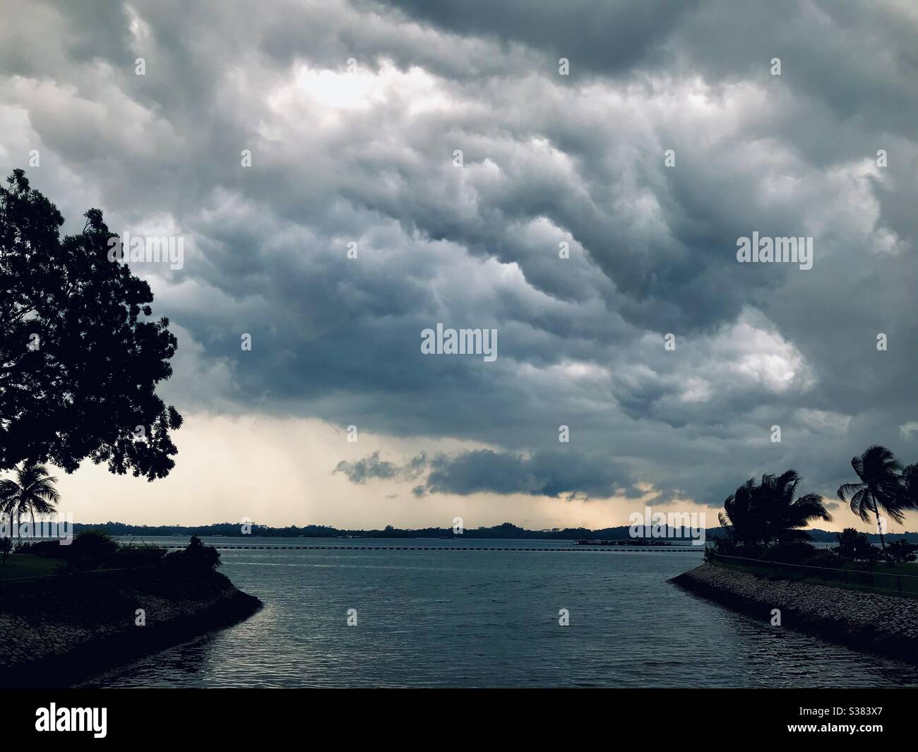 Brewing storm clouds hi-res stock photography and images - Alamy