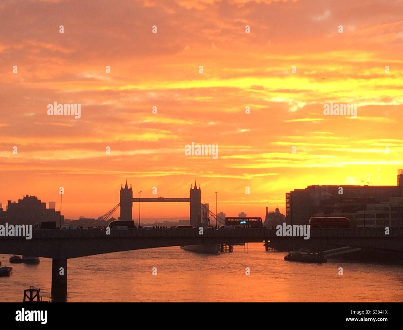 Sunrise over tower bridge hi-res stock photography and images - Alamy