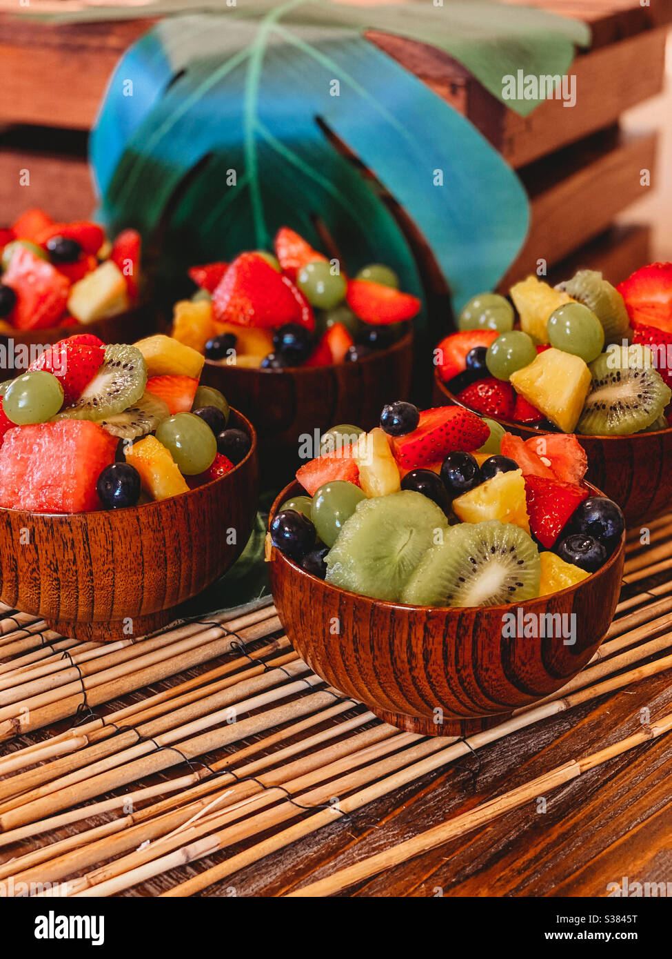 Fruit bowls hi-res stock photography and images - Alamy