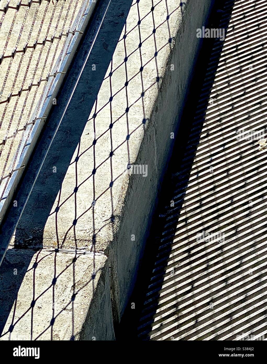 Diagonal lines and patterns hi-res stock photography and images - Alamy