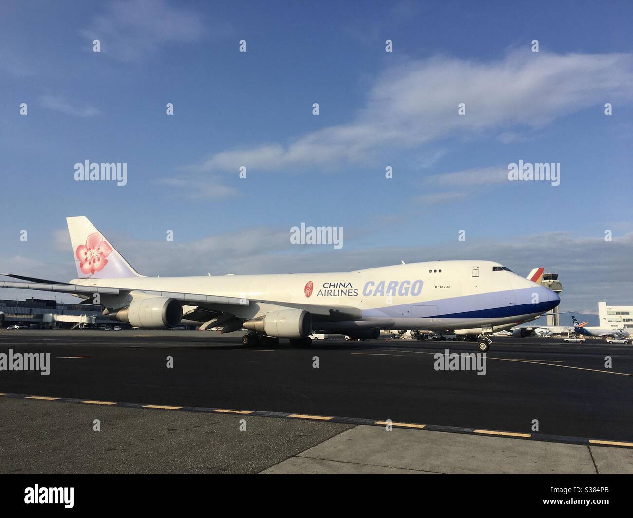 Boeing 747 400 freighter hi-res stock photography and images - Alamy
