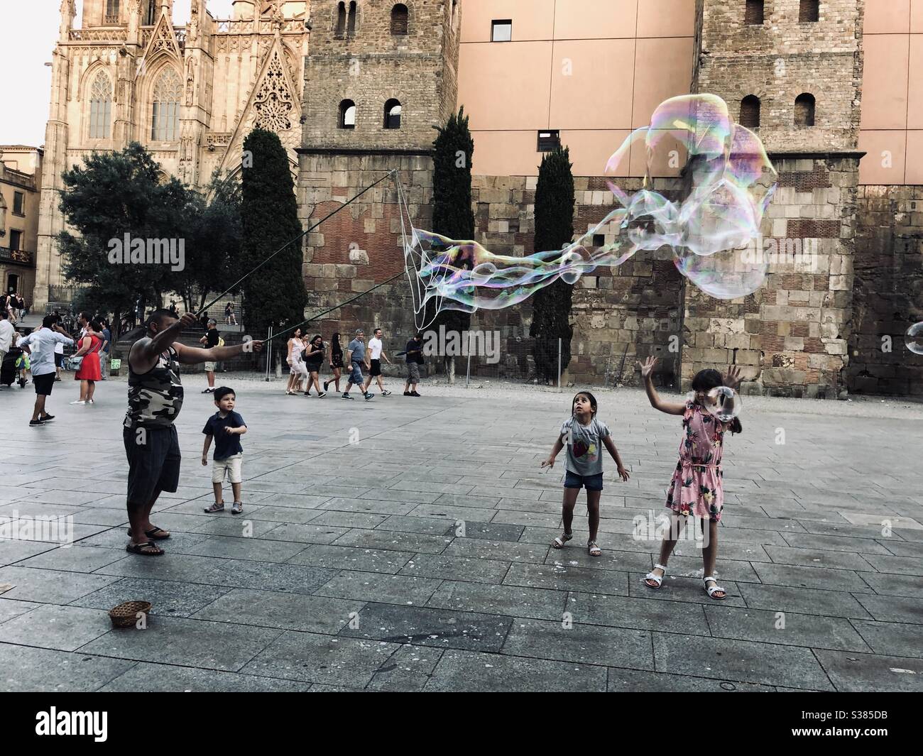 Kids playing catch hi-res stock photography and images - Alamy