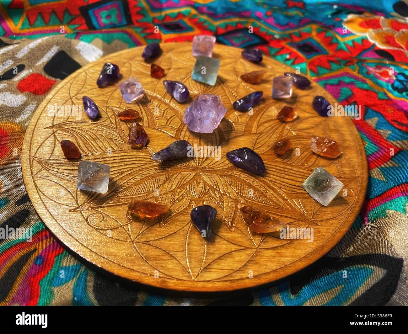 Colorful crystals hi-res stock photography and images - Alamy