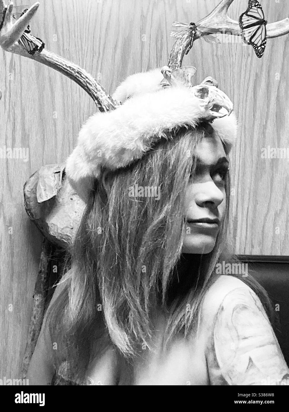 Hunter huntress Black and White Stock Photos & Images - Alamy