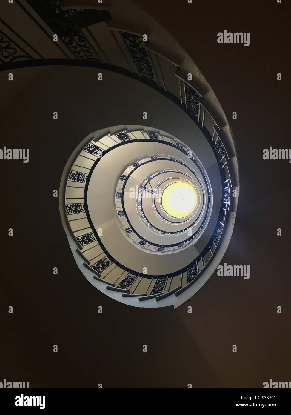 Winding circle hi-res stock photography and images - Alamy