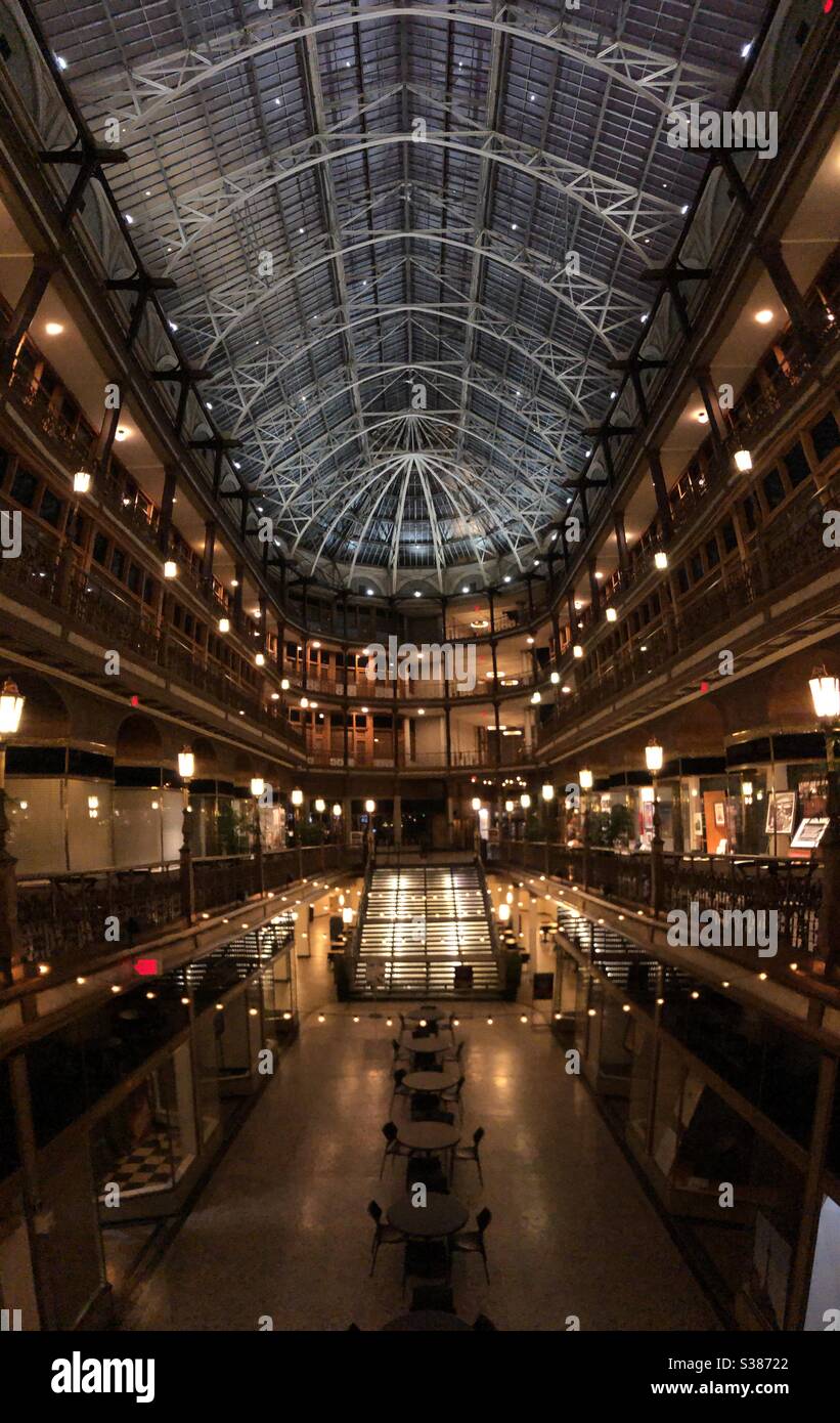 Empty lobby hi-res stock photography and images - Alamy