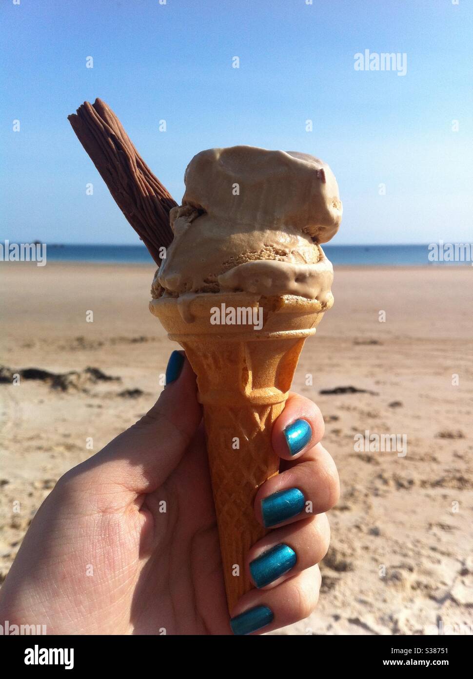 Ice cream cone beach hi-res stock photography and images - Alamy