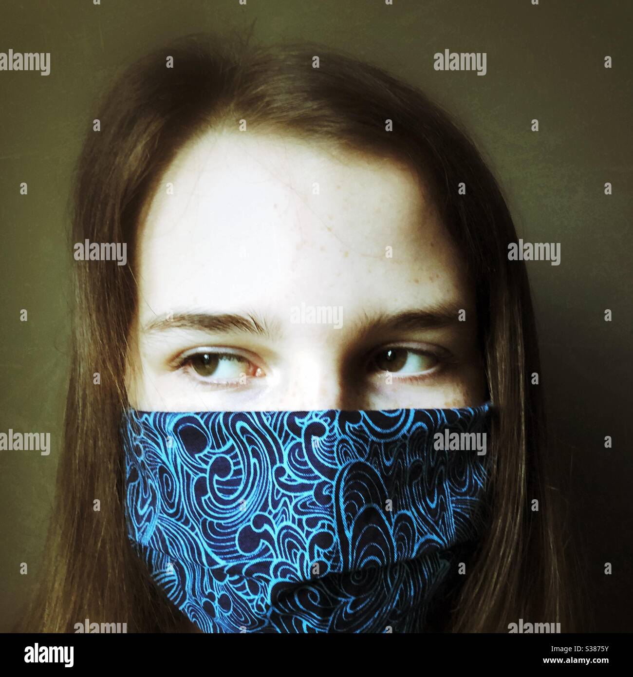 Girl with cloth hi-res stock photography and images - Alamy