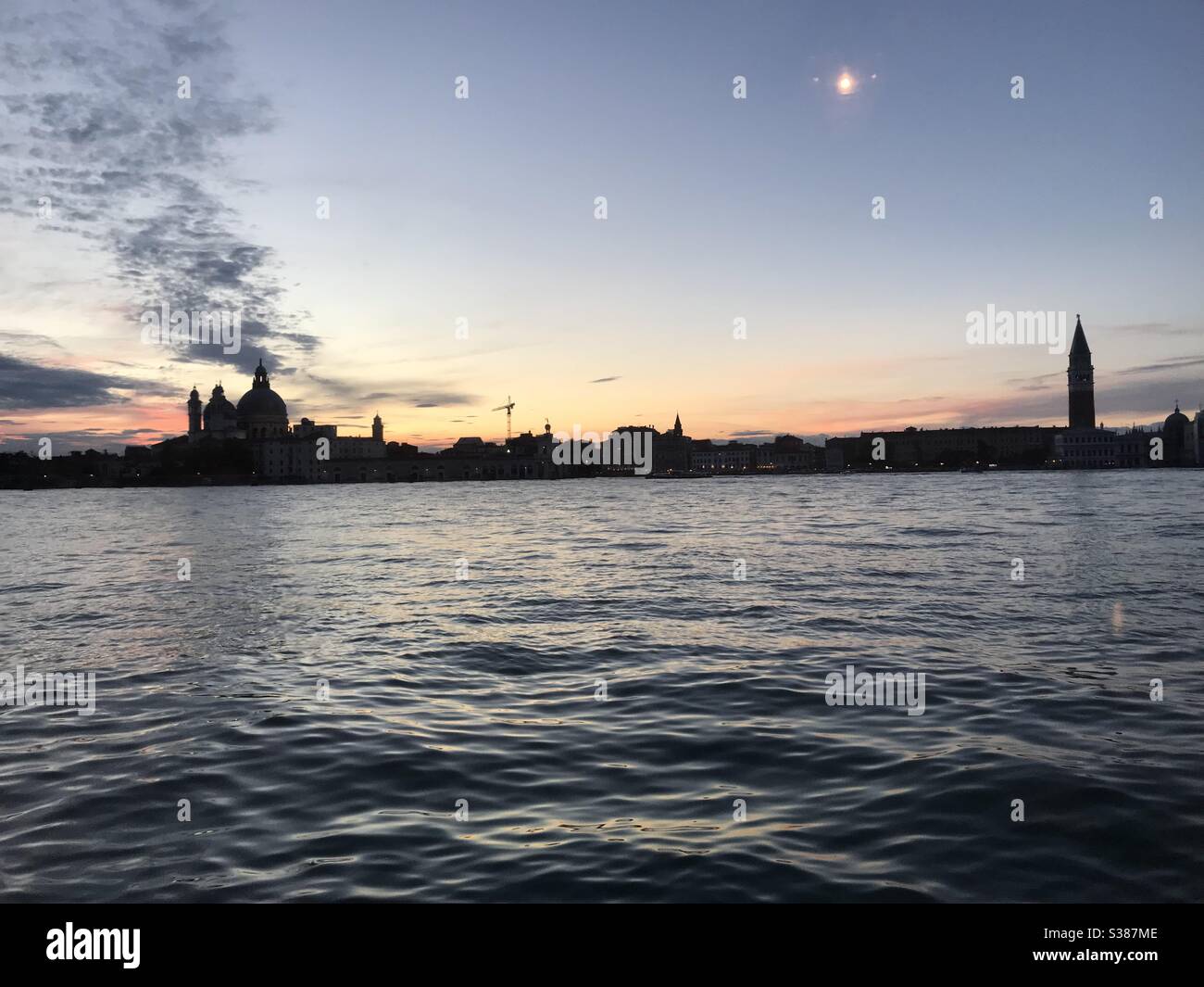 Venetian skyline hi-res stock photography and images - Alamy