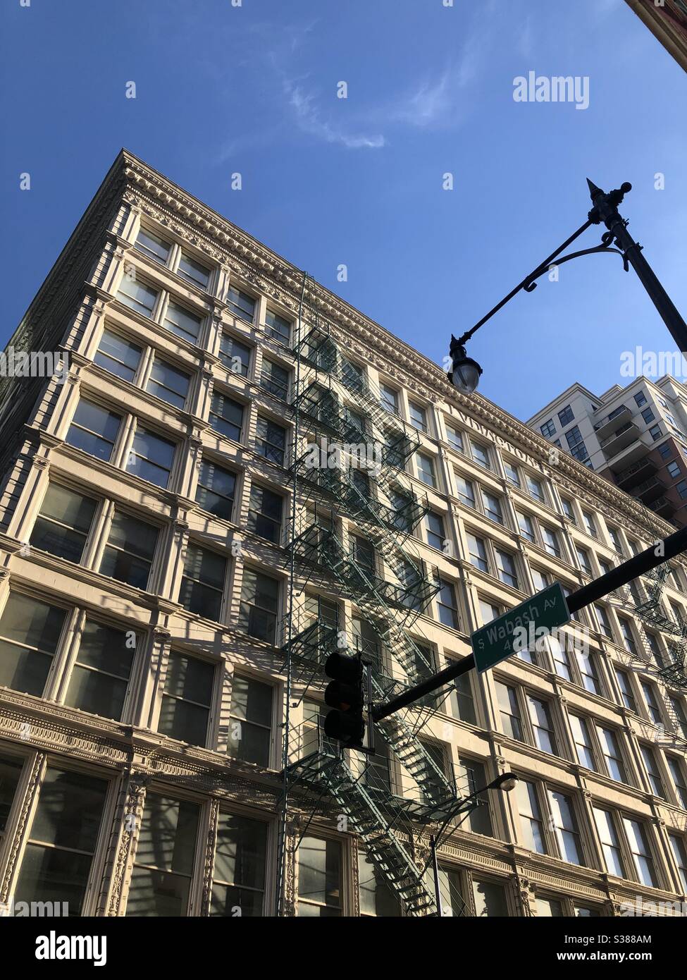 Fire escape chicago building hi-res stock photography and images - Alamy