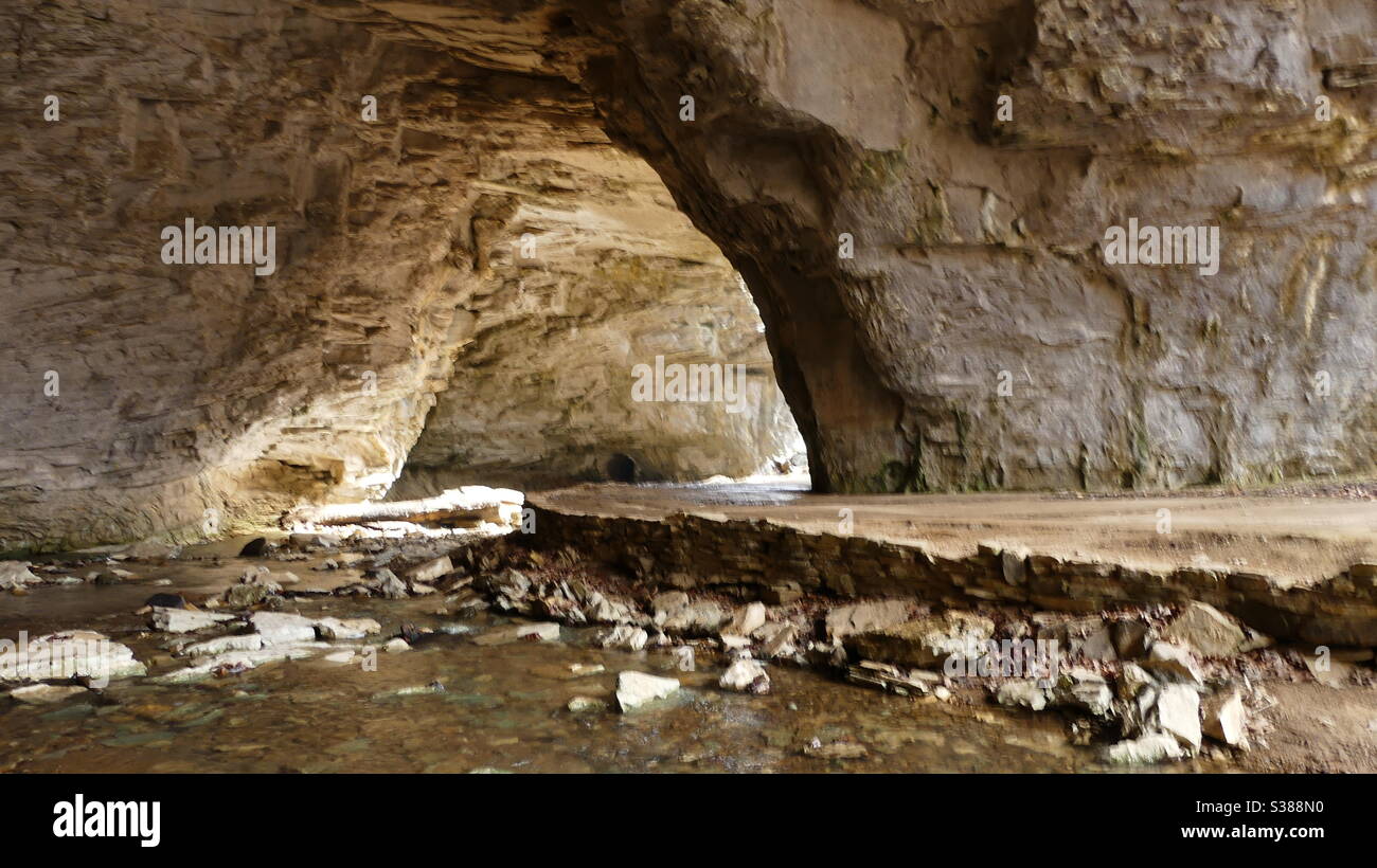 Stone arch walkway hi-res stock photography and images - Alamy