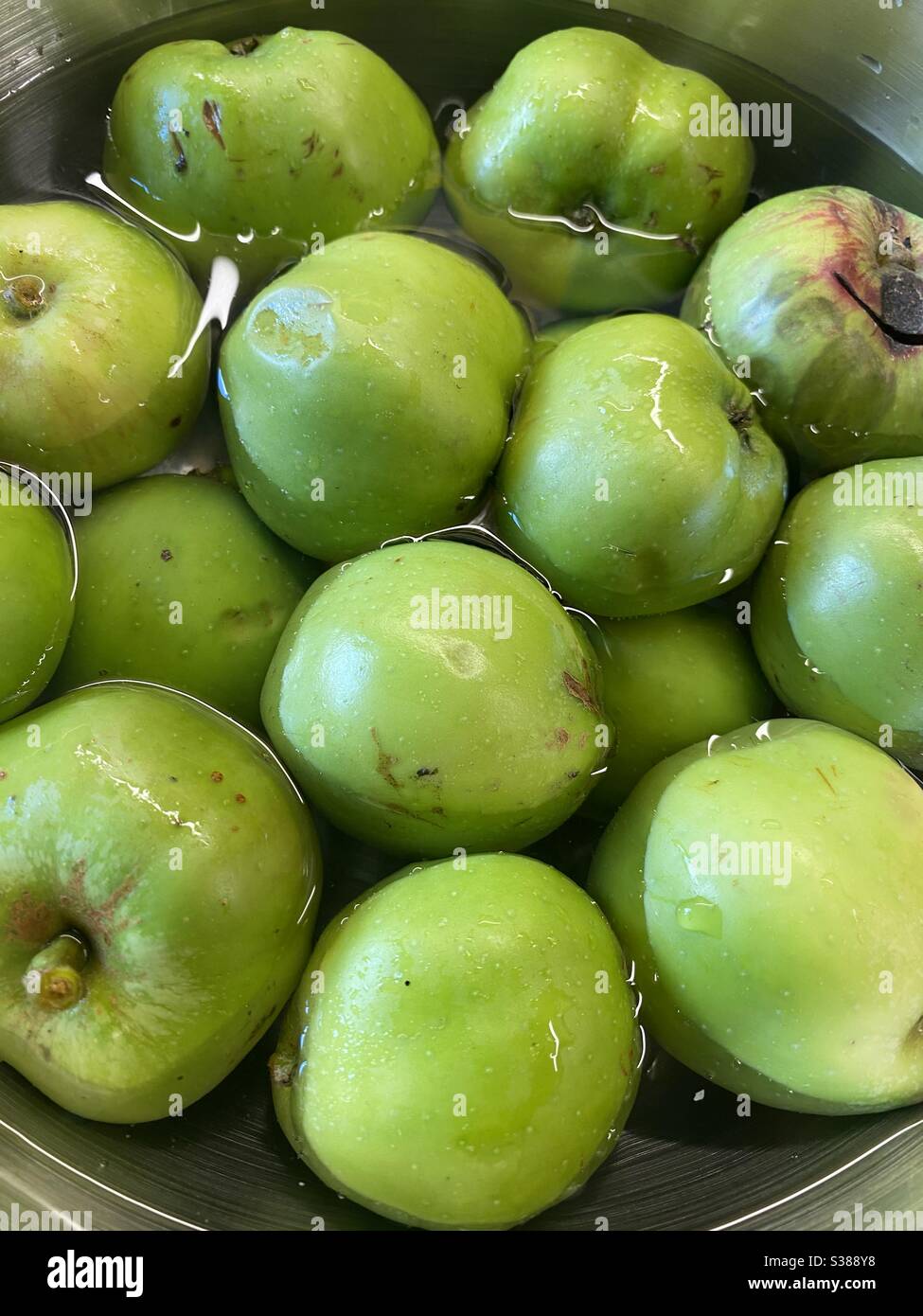 Bramley apples hi-res stock photography and images - Alamy
