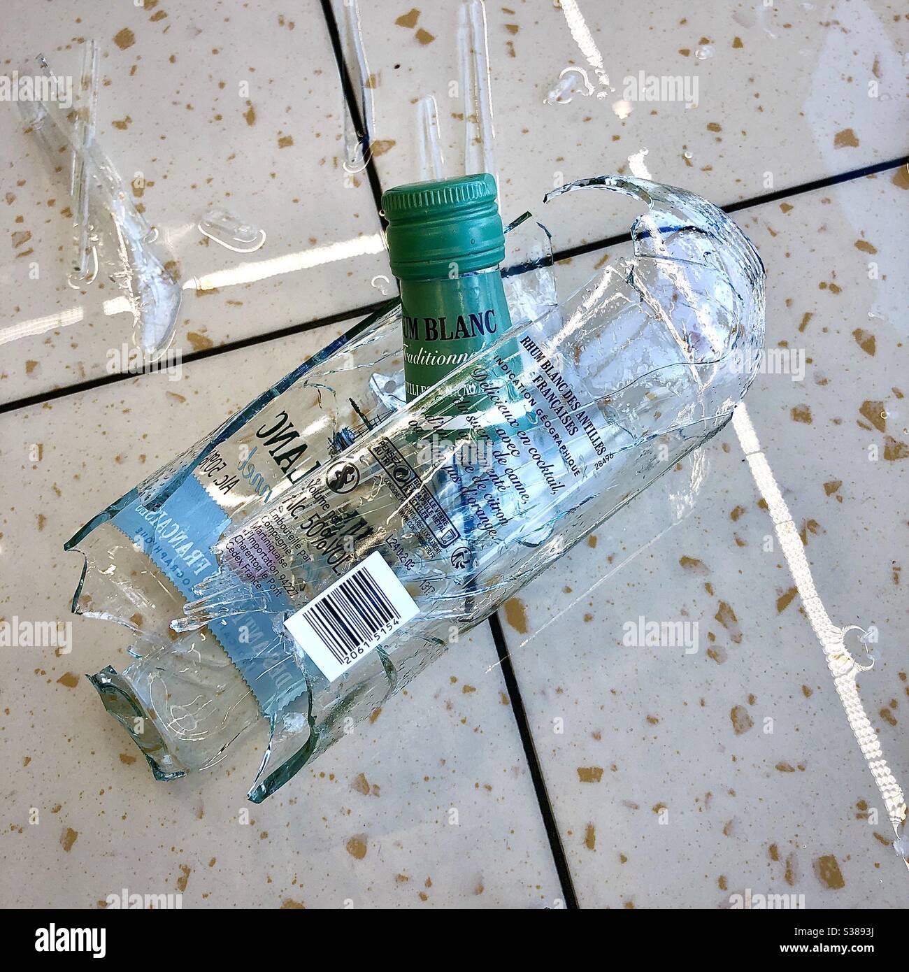 Rum bottle hi-res stock photography and images - Alamy