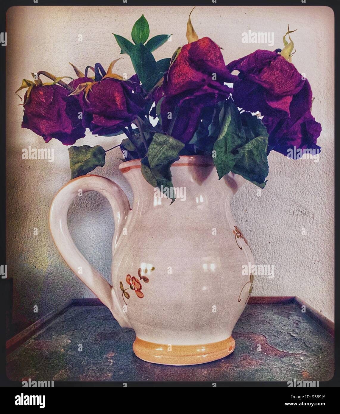 Fading roses hi-res stock photography and images - Alamy