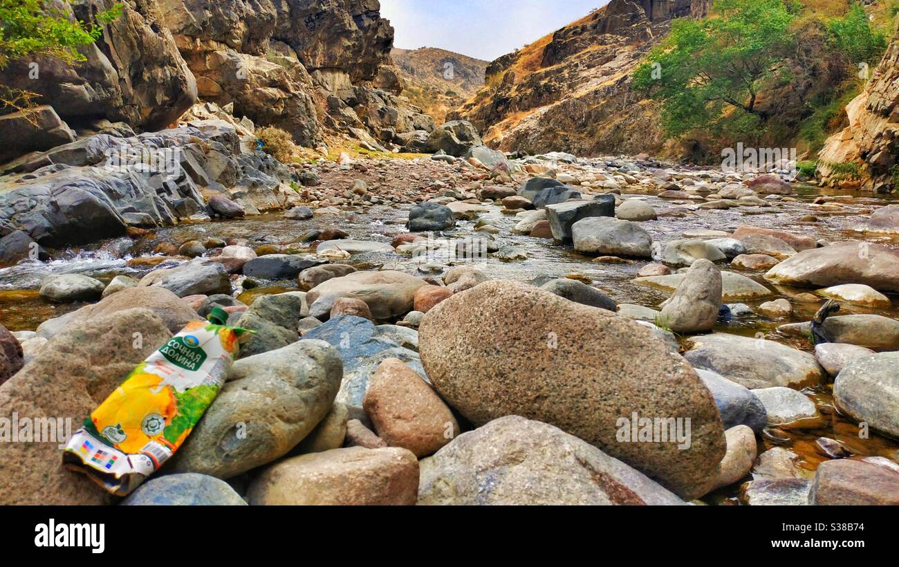 Rubbish in nature hi-res stock photography and images - Alamy
