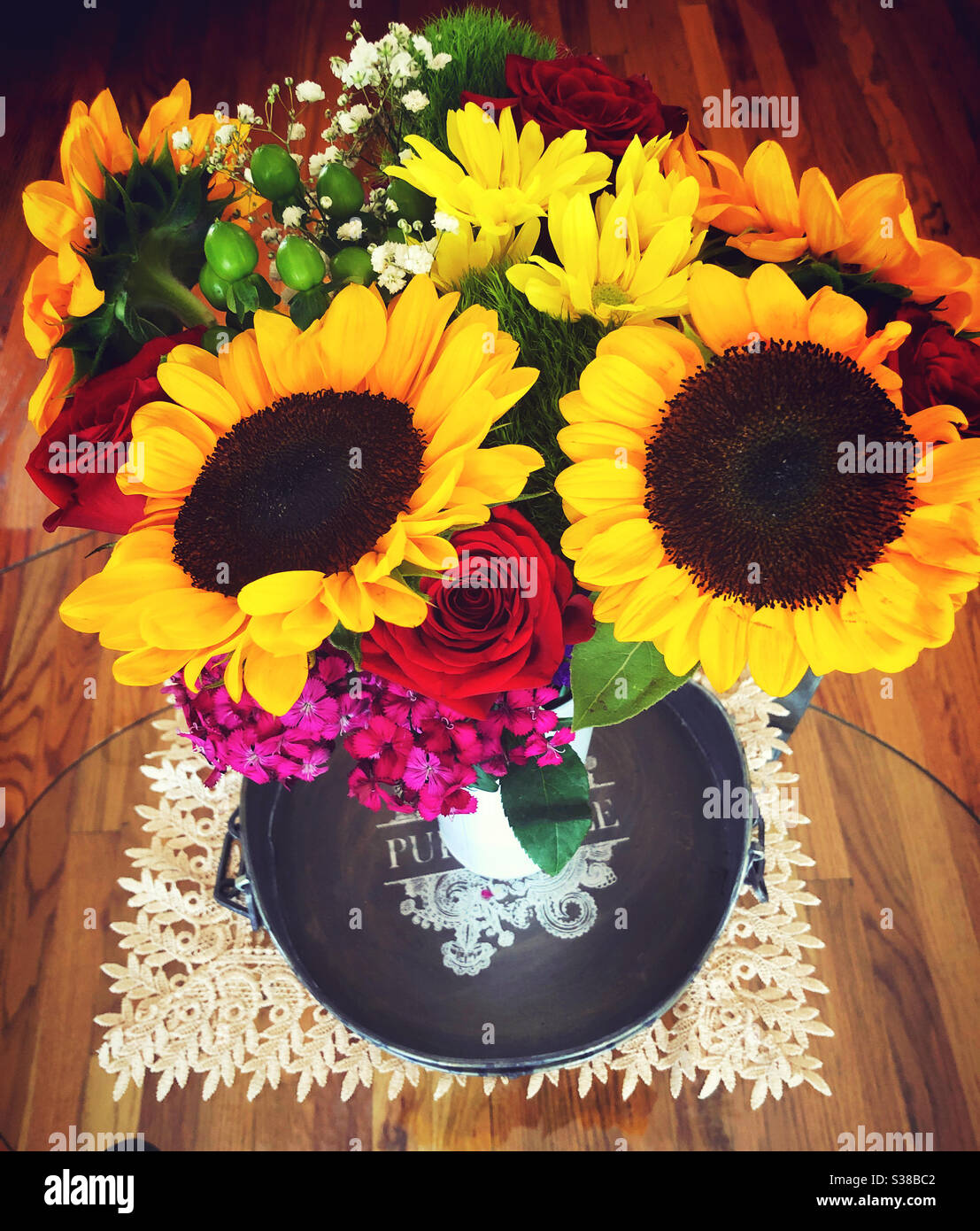 Sunflowers bouquet hi-res stock photography and images - Alamy