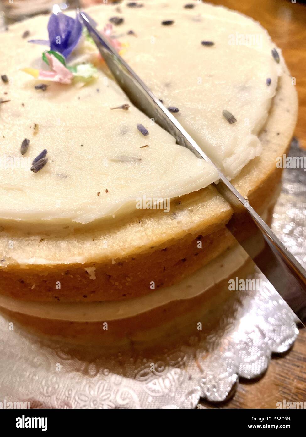 Cutting dinner hi-res stock photography and images - Alamy