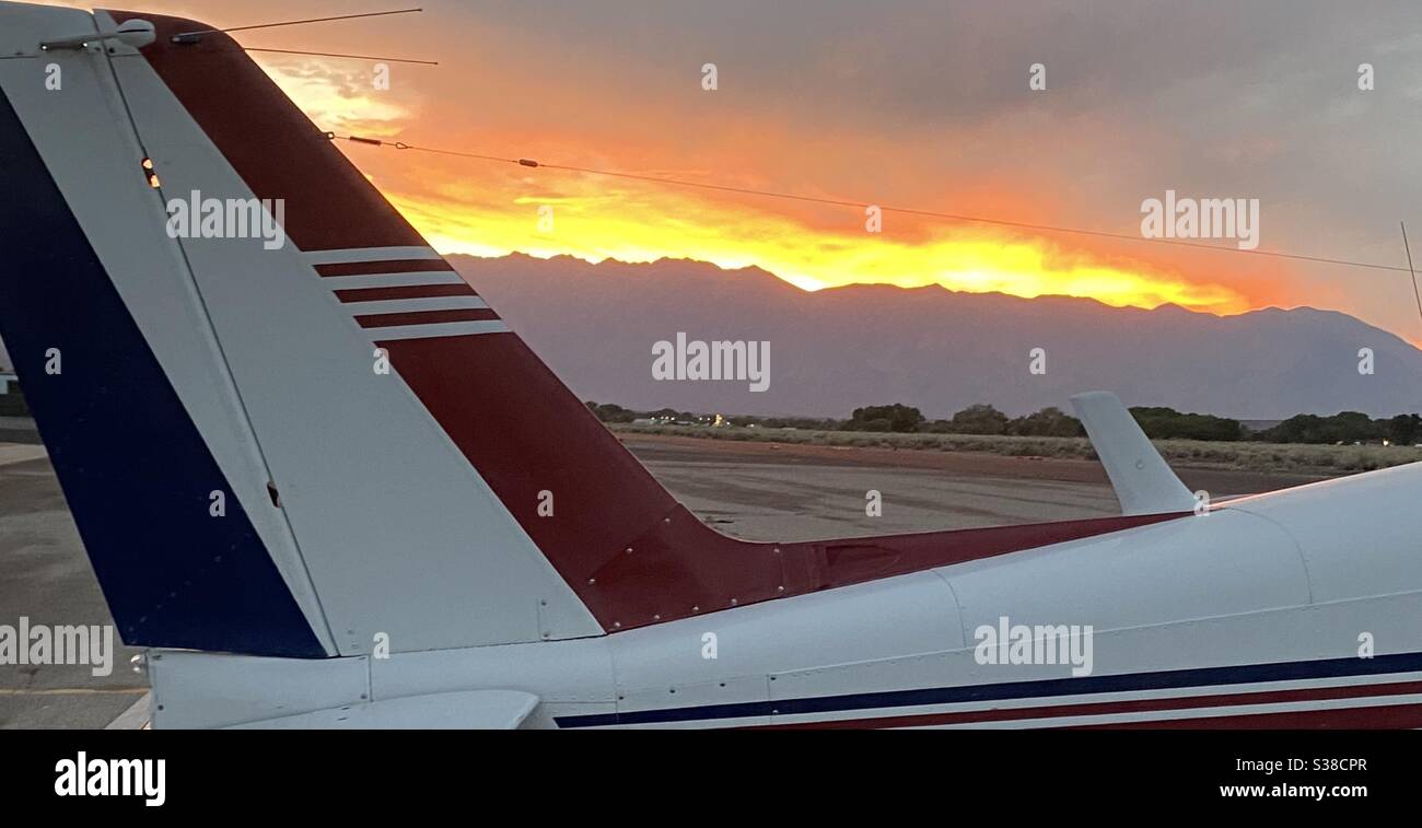 Aviation sunset hi-res stock photography and images - Alamy