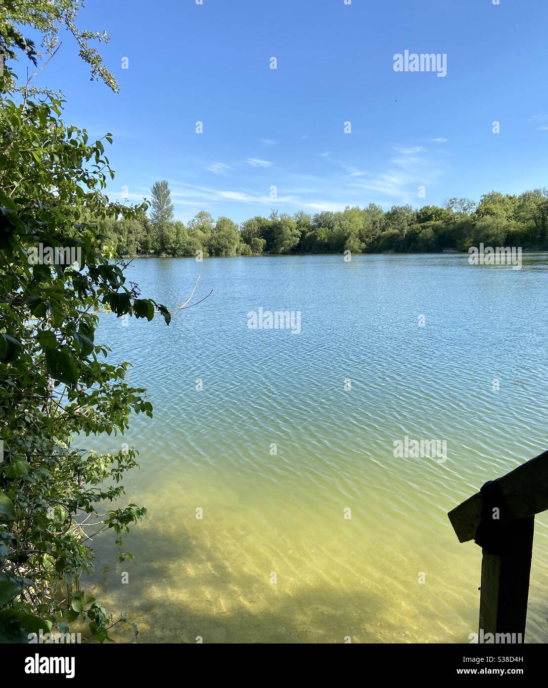 Cotswold water park hi-res stock photography and images - Alamy