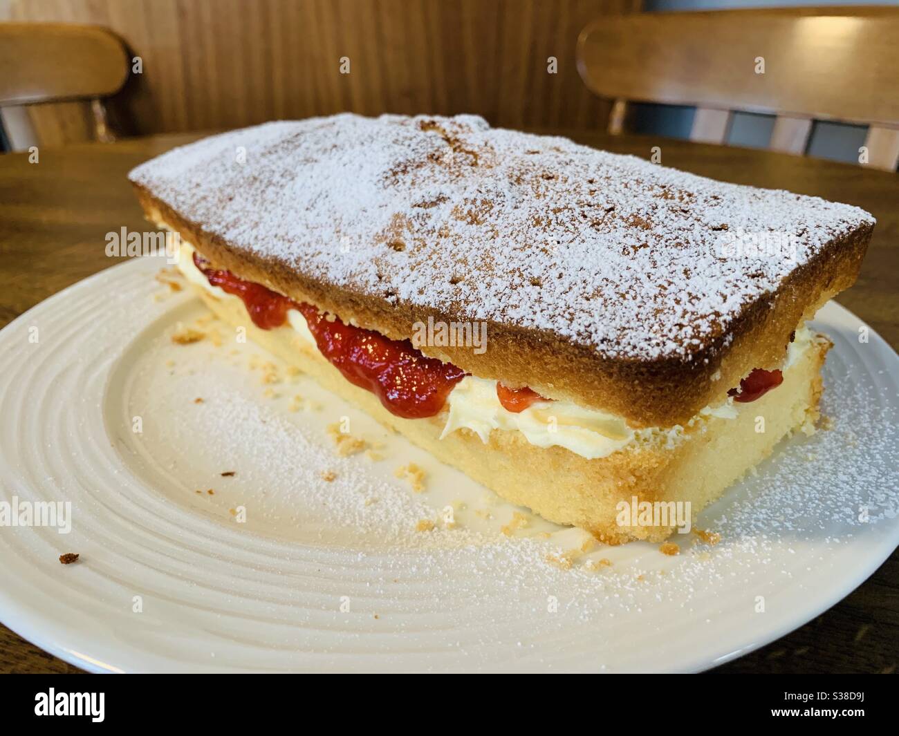 Victoria sponge cake cream jam hi-res stock photography and images - Alamy
