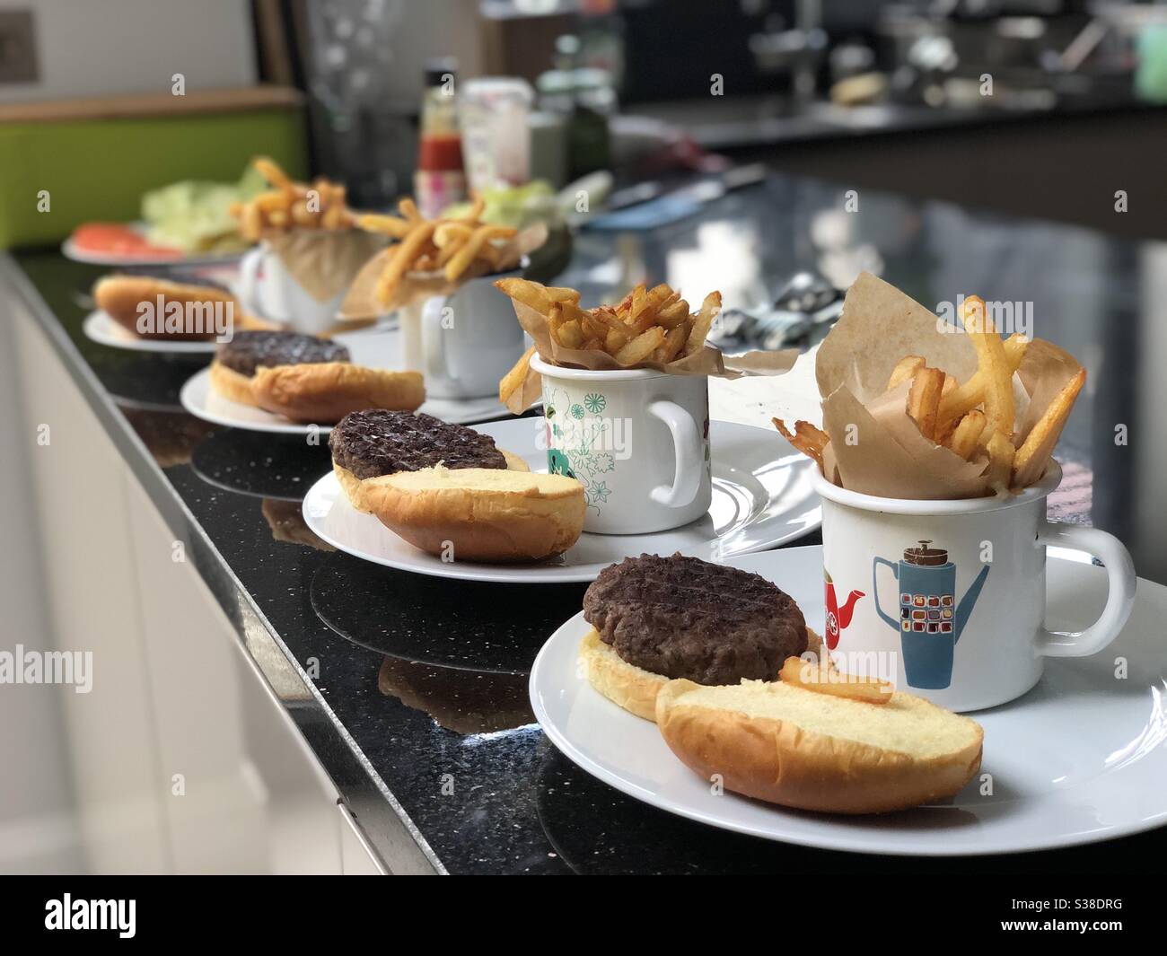 Burgers at home hi-res stock photography and images - Alamy