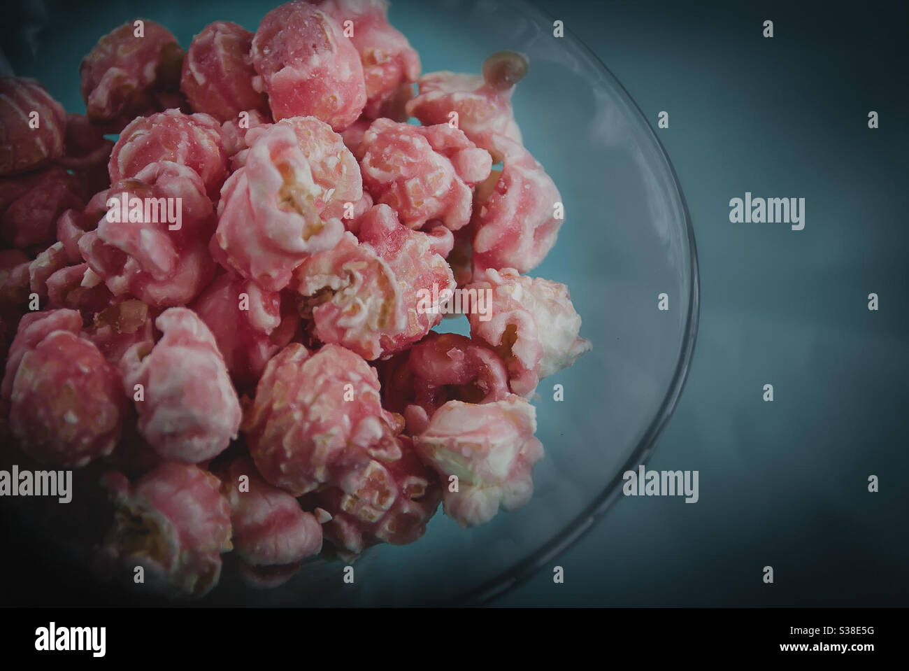 Caramelized pink popcorn Stock Photo - Alamy