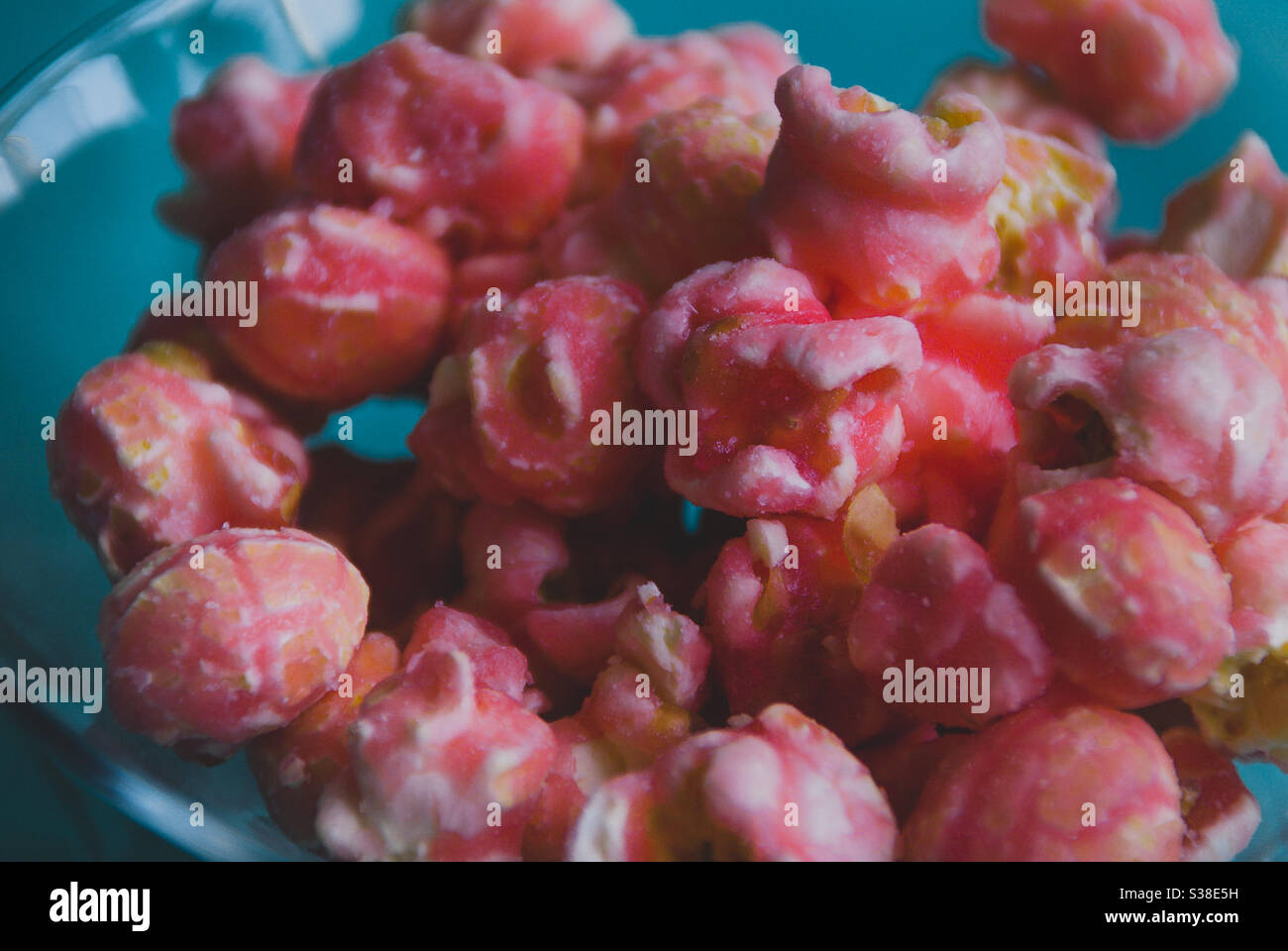 Caramelized pink popcorn Stock Photo - Alamy