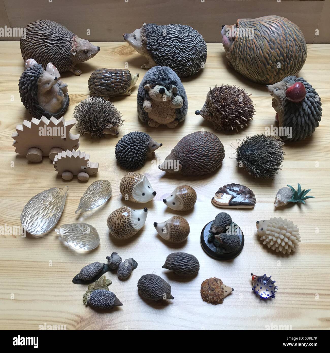 Ceramic hedgehog hi-res stock photography and images - Alamy