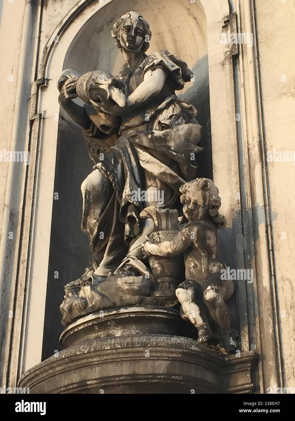 Venice statue hi-res stock photography and images - Alamy
