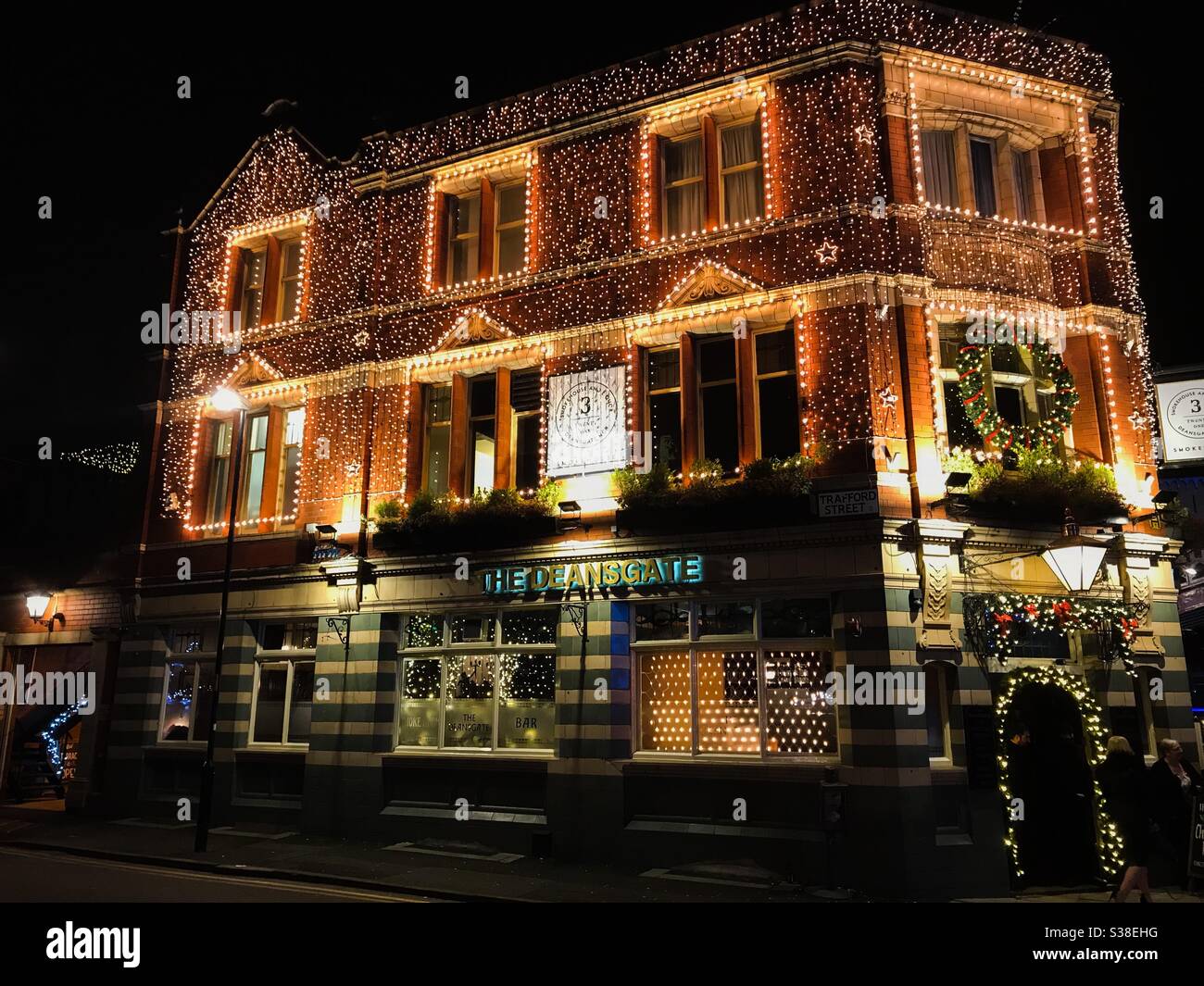 Christmas pub hi-res stock photography and images - Alamy