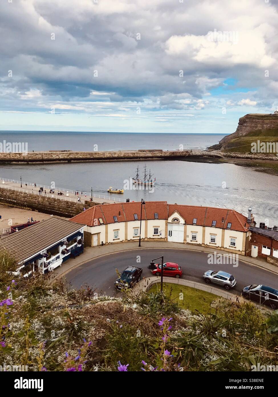 Whitby bay hi-res stock photography and images - Alamy