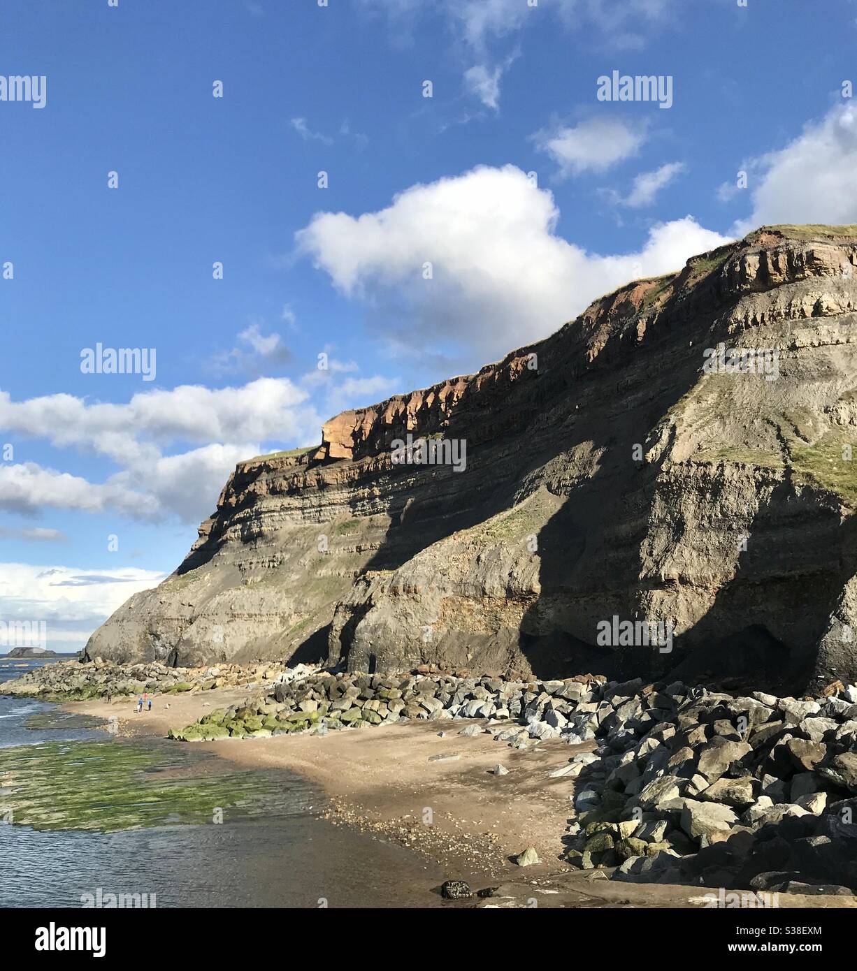 Whitby cliffs hi-res stock photography and images - Alamy
